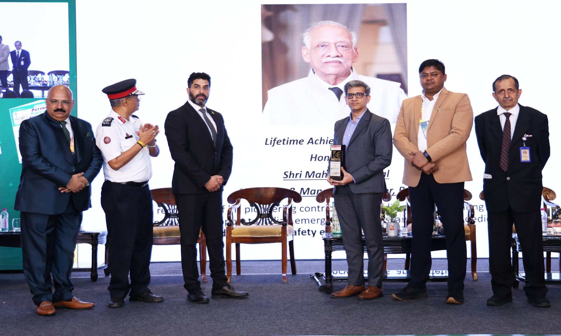 Shri Mahesh Agrawal Honored with Lifetime Achievement Award at 5th SafeTech Awards & Conference ...